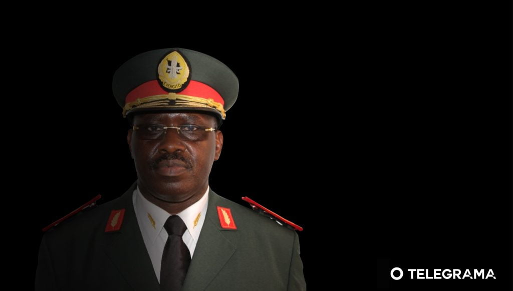 Quem é o general angolano que preside a Missão de Paz entre a RDC e o ...