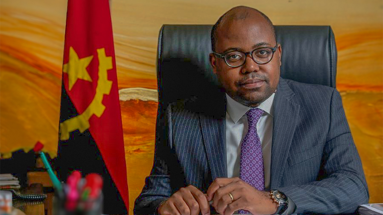 Adebayo Vunge já não é director da comunicação do Ministério das ...